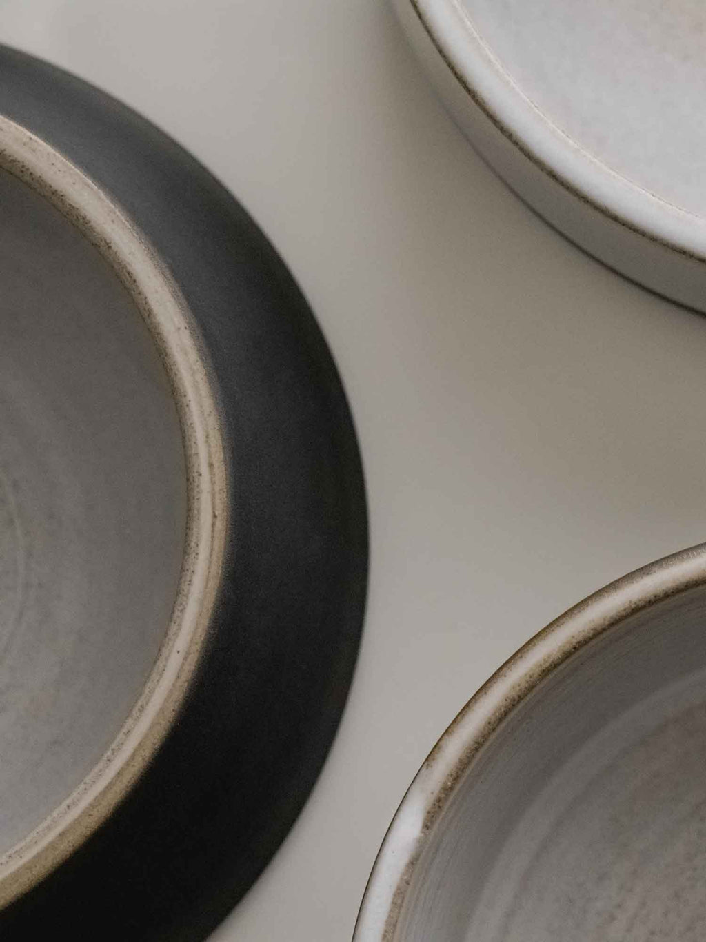 Koiran keraamiset vesi- ja ruokakupit – Oliver's Life & Style